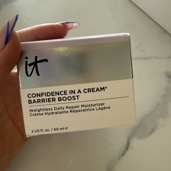 it cosmetics | Skincare | Confidence In A Cream Barrier Boost Skin ...